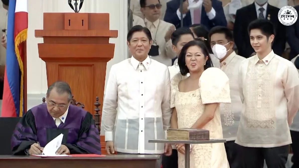 The Story Behind That Viral Photo of Liza Araneta-Marcos