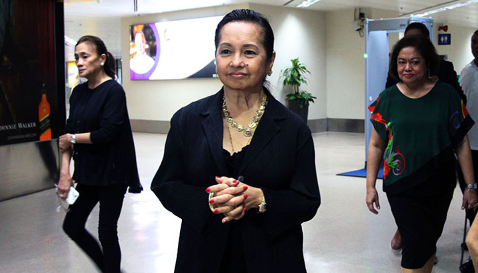 Gloria's resurrection : The star in Arroyo and the fading yellow ilk in ...